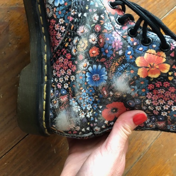 Dr. Martens | Shoes | Doc Martin Lace Up Flower Boots | Poshmark
